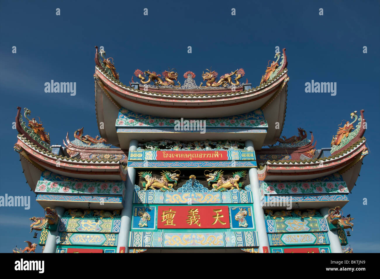 Ornate temple roof of a Chinese temple in Thailand Stock Photo - Alamy