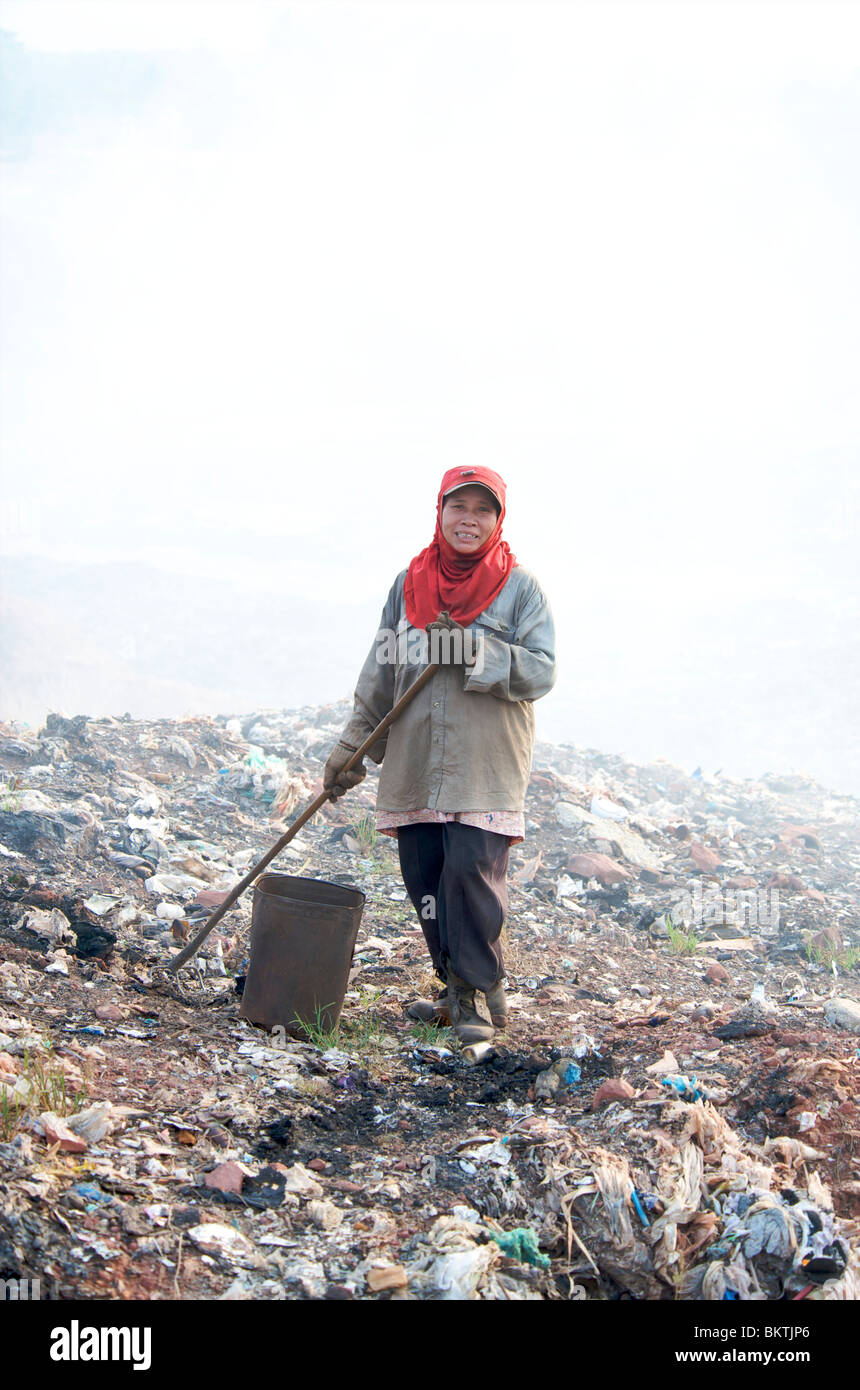Plastic sorting landfill hi-res stock photography and images - Alamy