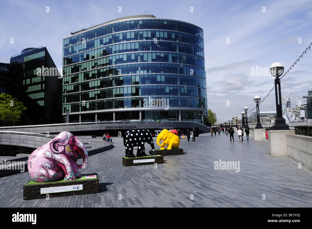 More london sculpture hi-res stock photography and images - Alamy