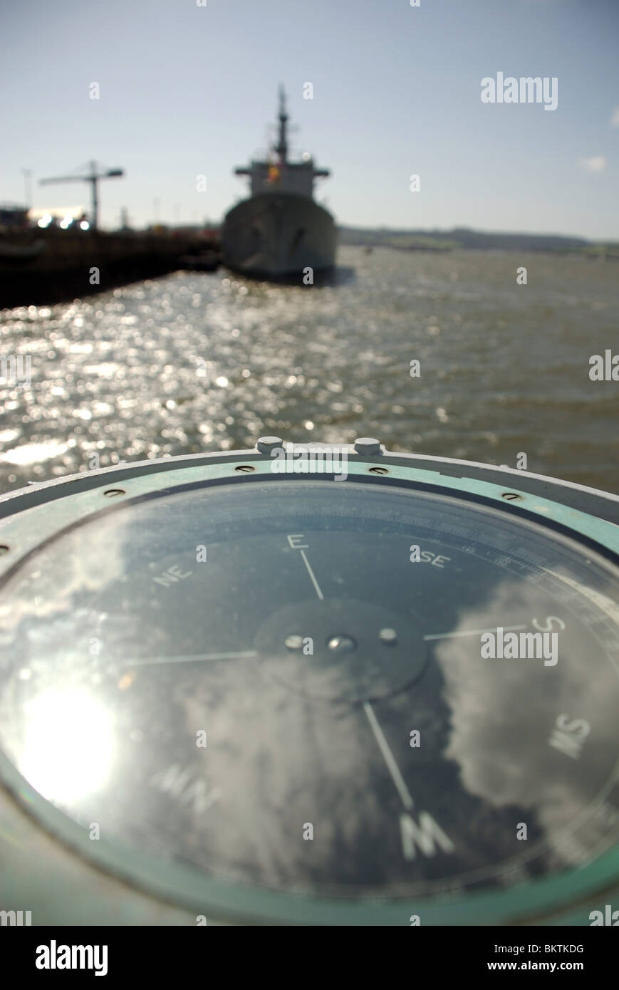 Ships compass hi-res stock photography and images - Alamy