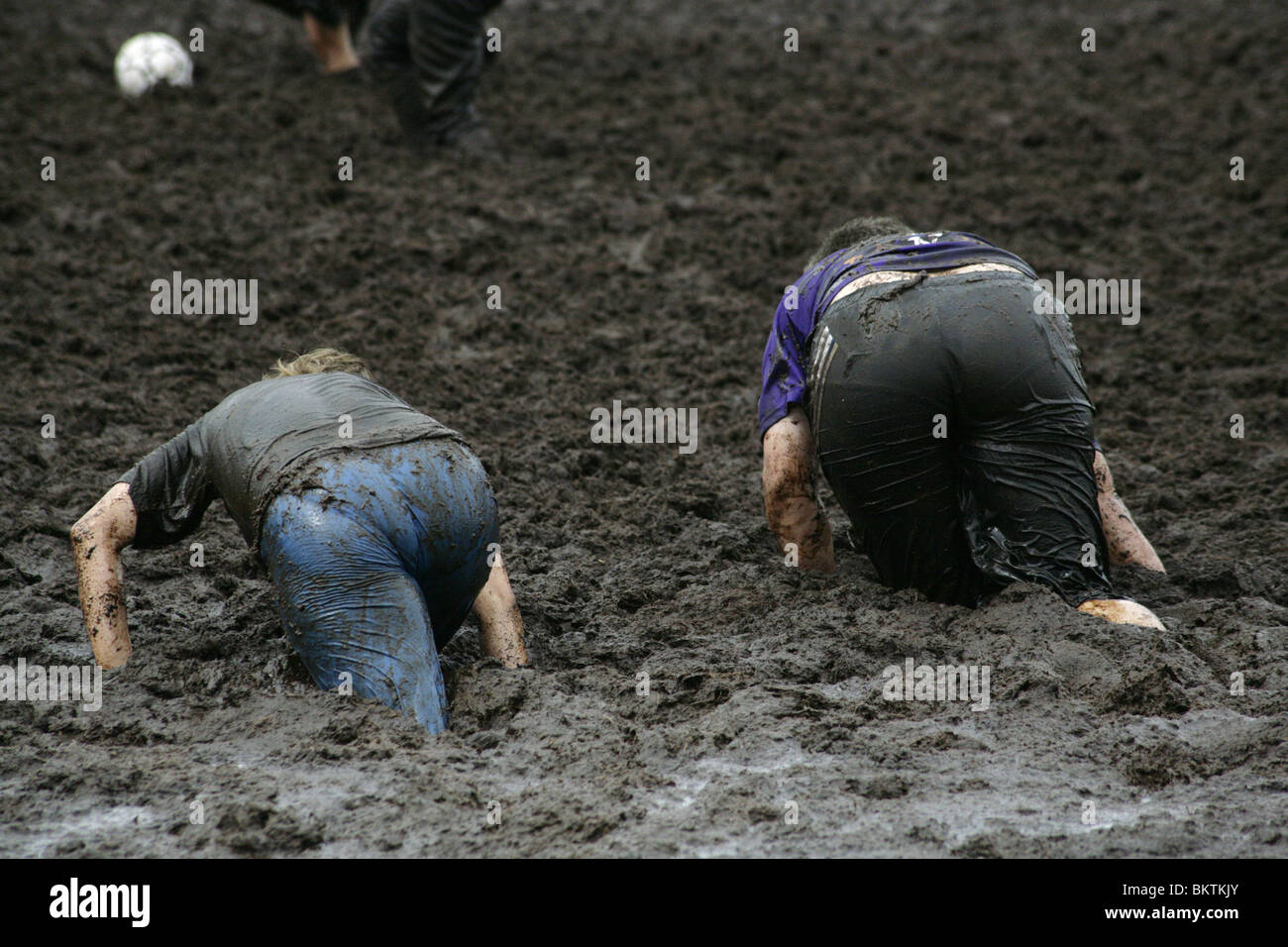 Women covered in mud hi-res stock photography and images - Alamy