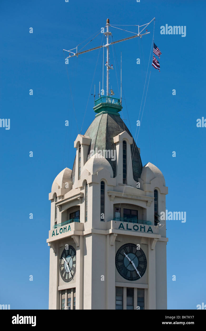 The Aloha Tower at the Entrance to Honolulu Harbour, Hawaii Stock Photo ...