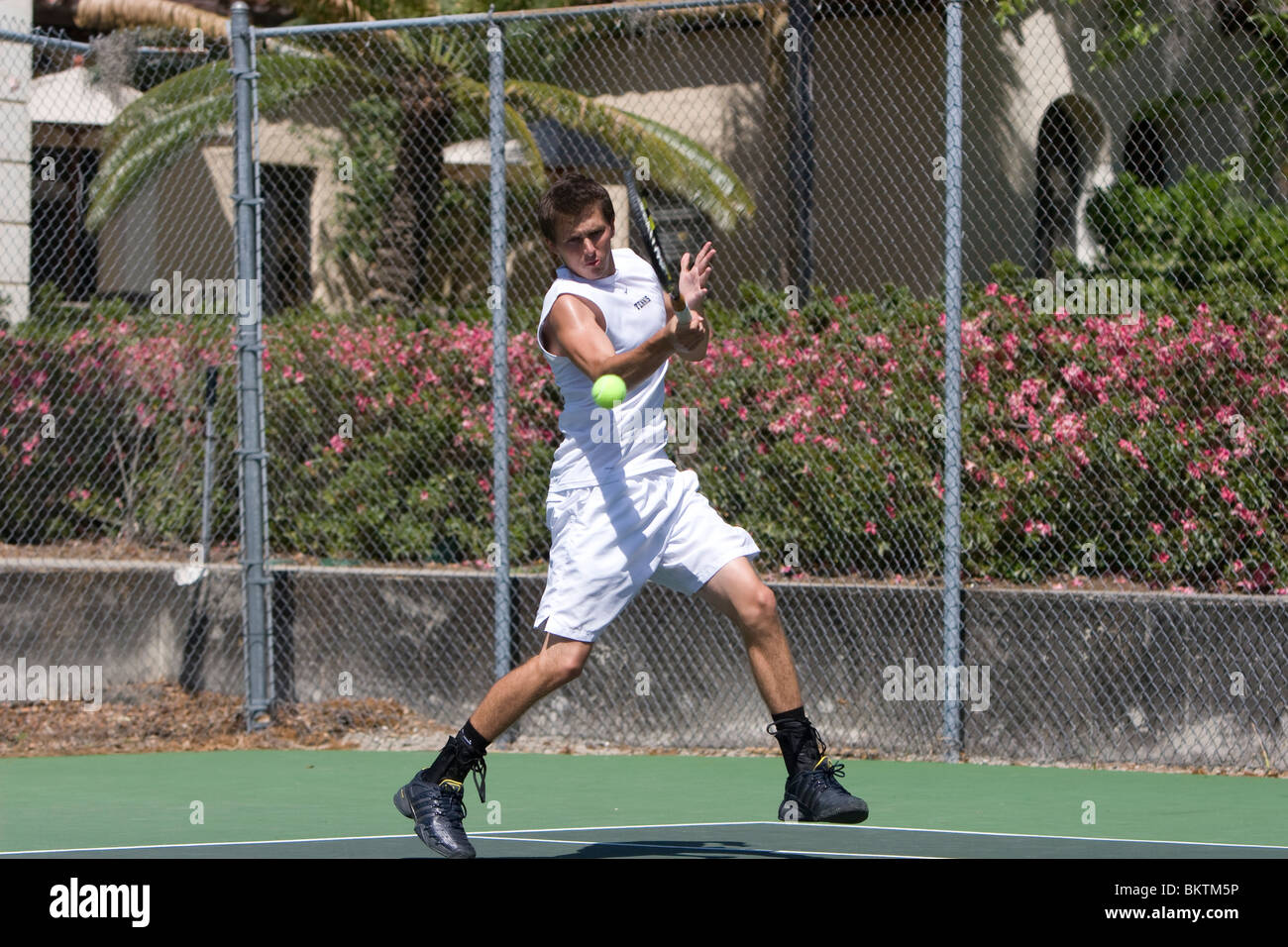 Returning ball hi-res stock photography and images - Alamy