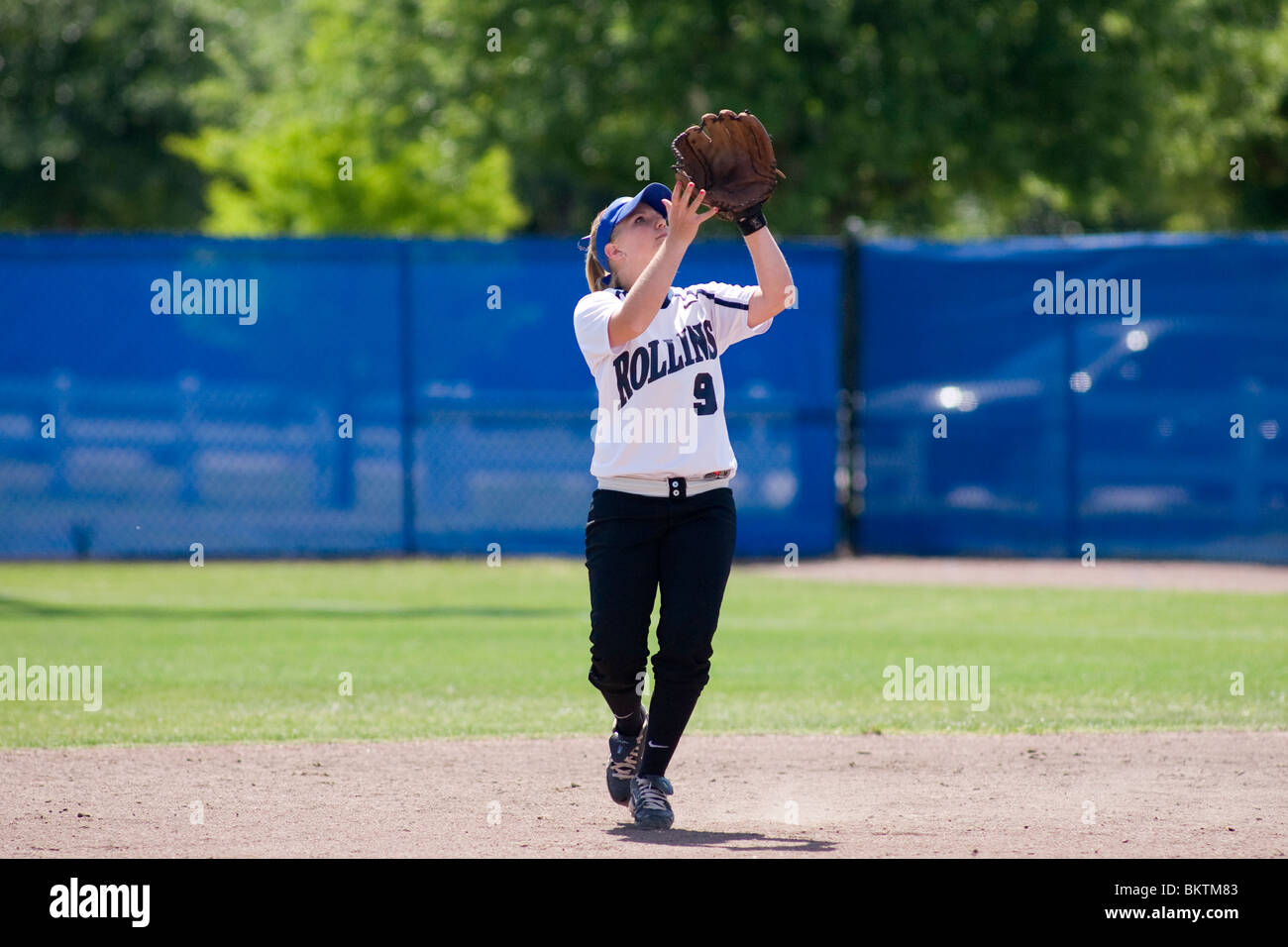Softball player ready to catch a fly ball Stock Photo - Alamy