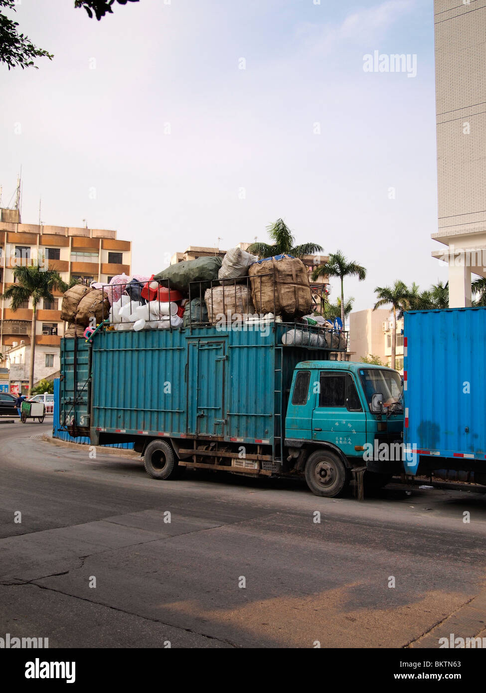 China garbage hi-res stock photography and images - Alamy