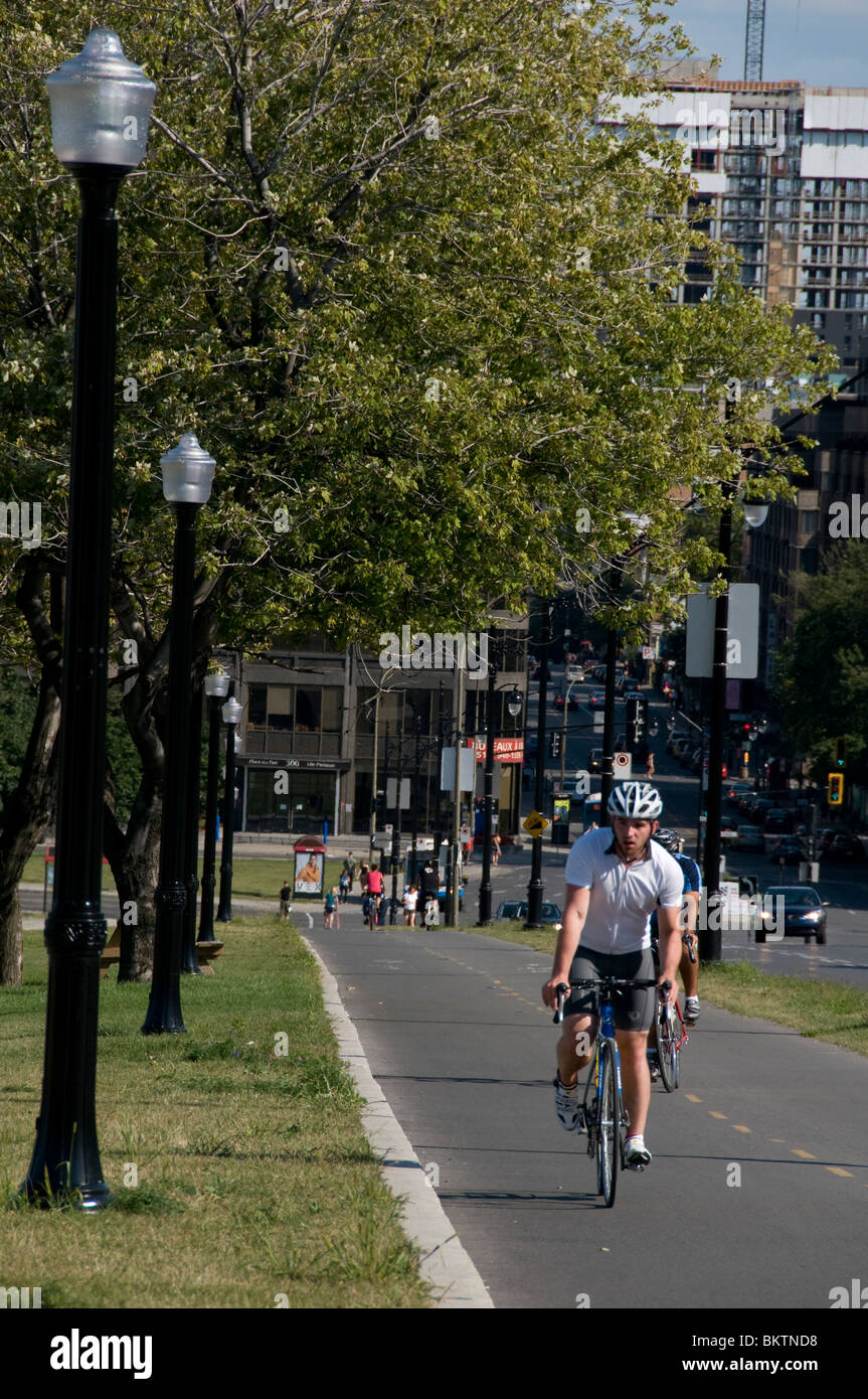Bike path Park avenue Montreal Stock Photo - Alamy