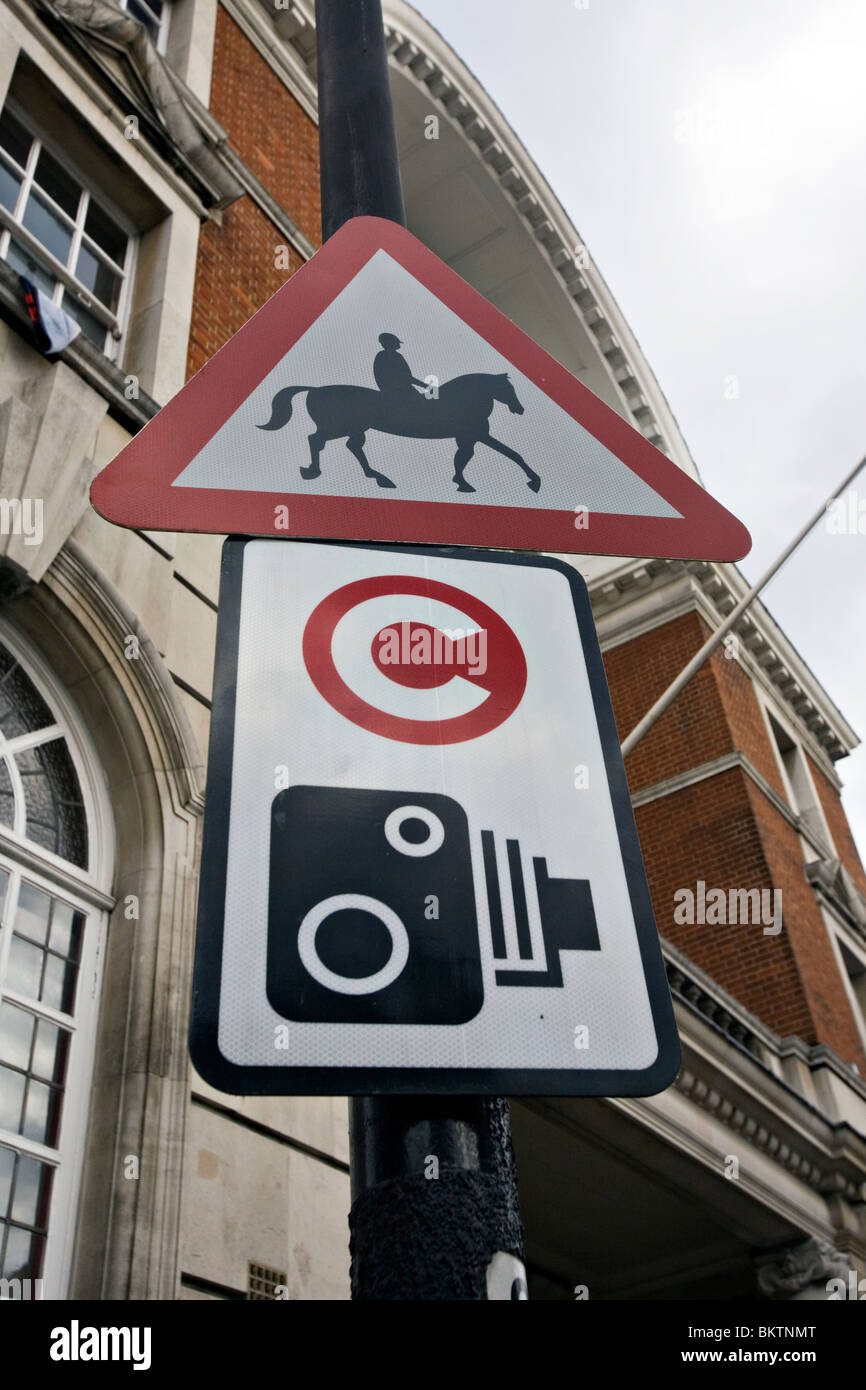 streetsign with horses in london Stock Photo - Alamy