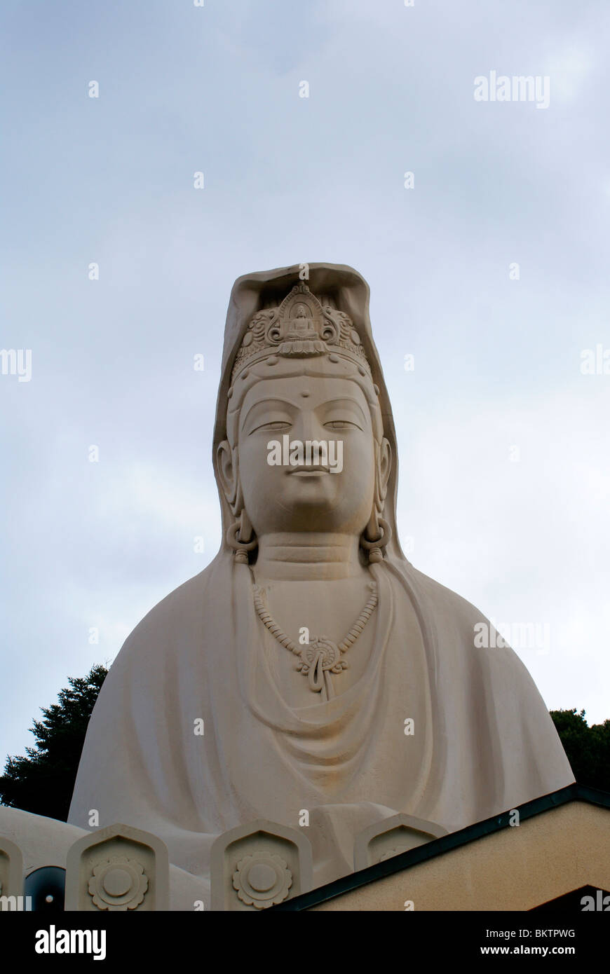 Japanese statue at a temple Stock Photo - Alamy