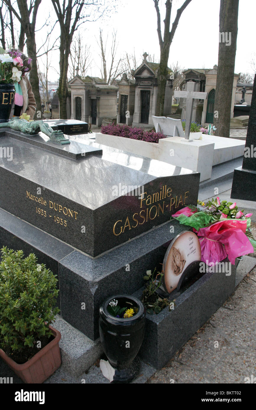 Edith Piaf tomb in Cemetery Pere Lachaise, Paris, France Stock Photo ...
