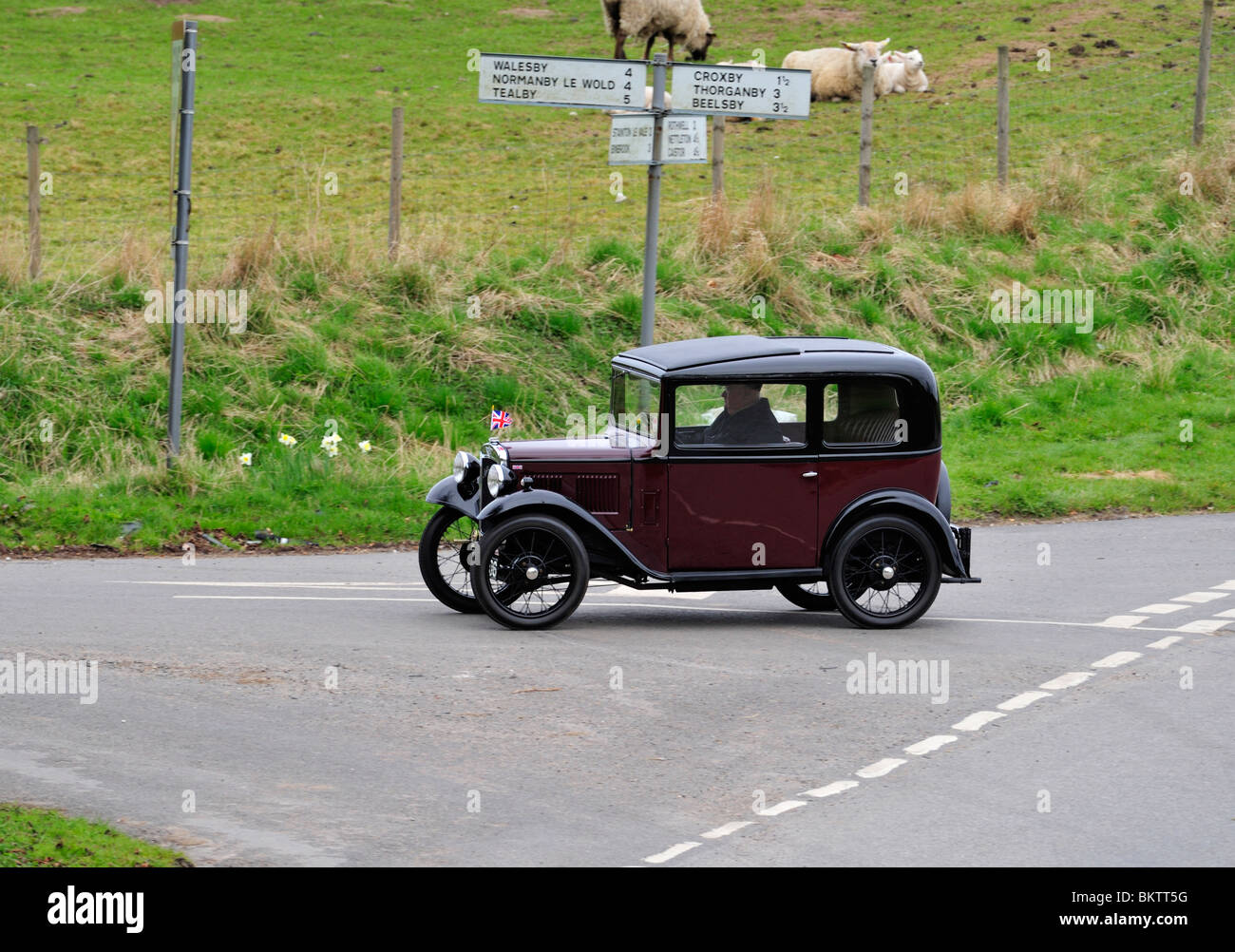 1933 AUSTIN SEVEN SALOON RP. VINTAGE CARS. ON THE OPEN ROAD Stock Photo ...
