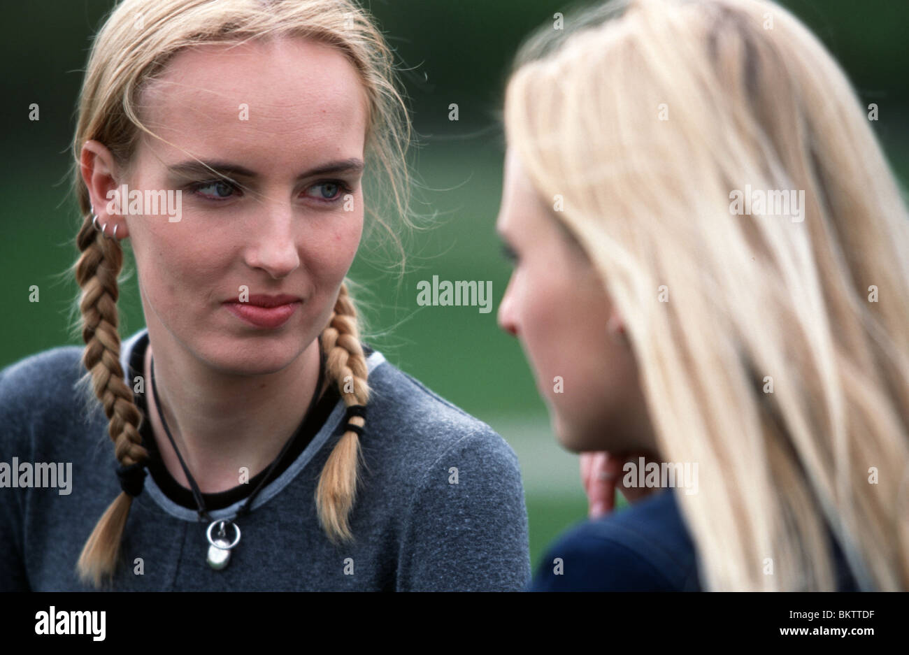 German frauengesprach hi-res stock photography and images - Alamy