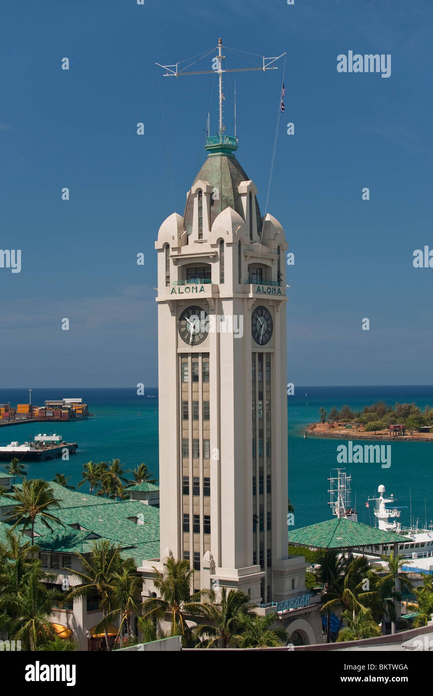 The Aloha Tower at the Entrance to Honolulu Harbour, Hawaii Stock Photo ...