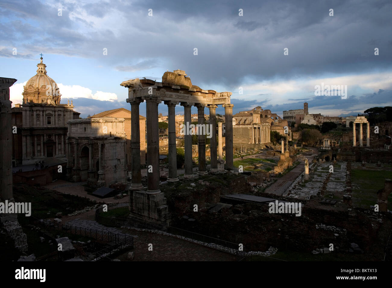 Arquitectura romana romana hi-res stock photography and images - Alamy