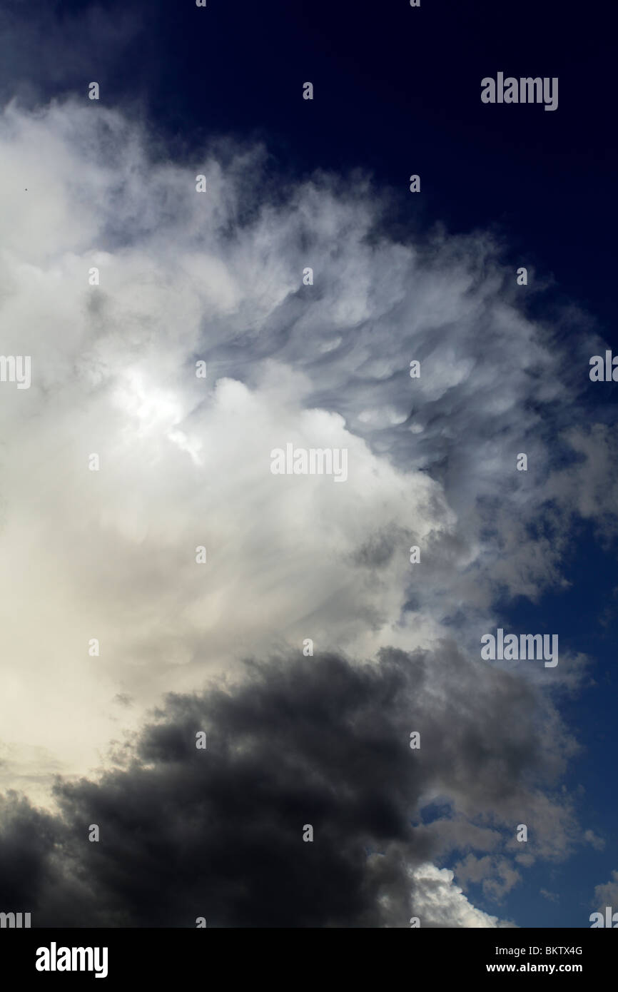 Bumpy outflow clouds at the top of a thunderstorm Stock Photo - Alamy