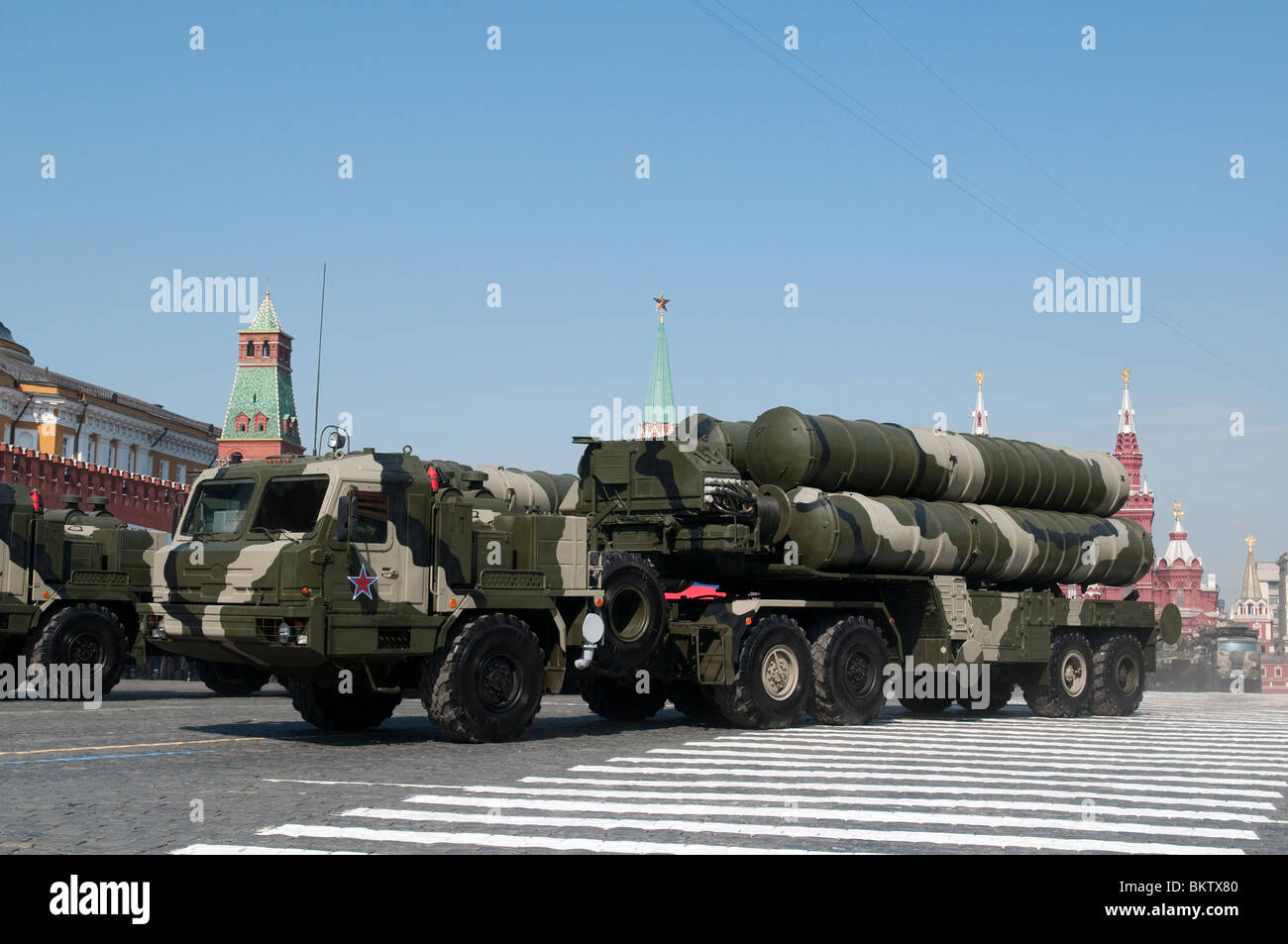 The S-400 Triumf (NATO name is SA-21 Growler) Russian missile systems ...