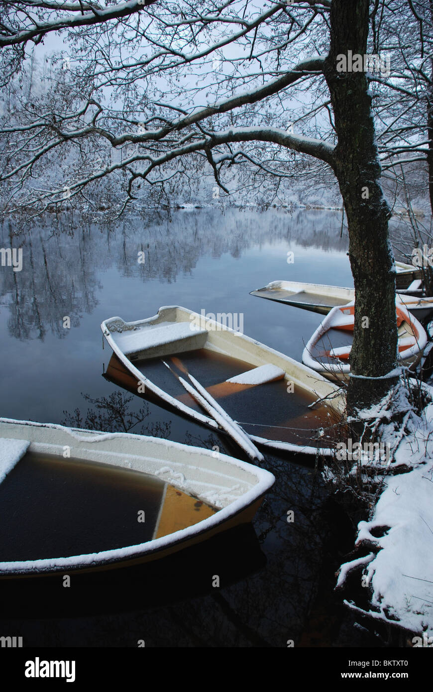 Boats in the winter hi-res stock photography and images - Alamy