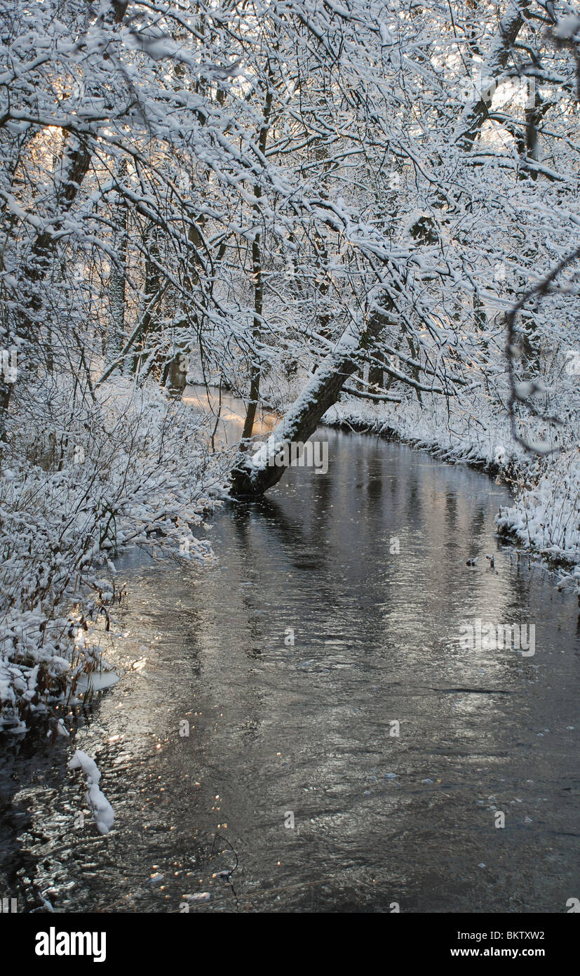 Rivers in winter hi-res stock photography and images - Alamy
