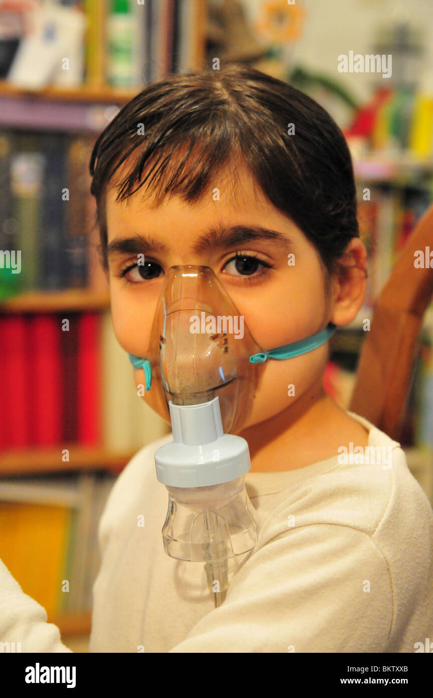 Health - young girl of 8 suffers from Asthma oxygen humidifier inhaler ...
