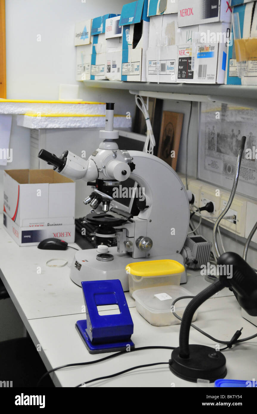 Optical lab hi-res stock photography and images - Alamy