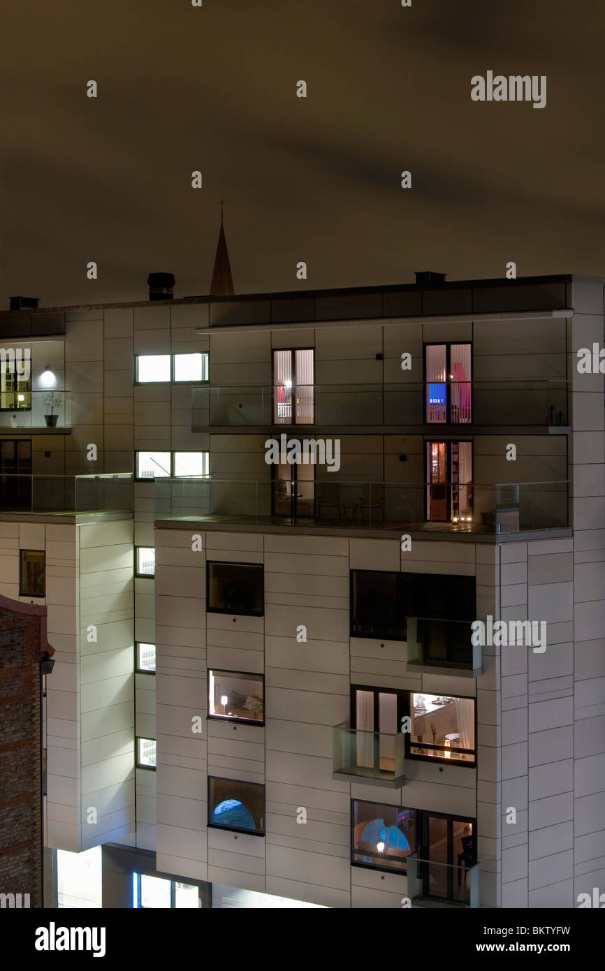 Night building balcony hi-res stock photography and images - Alamy