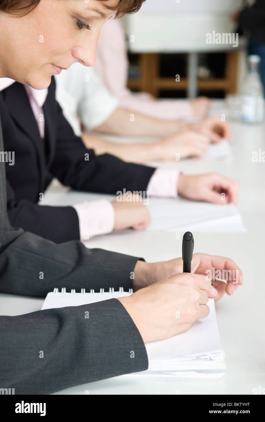 Woman making note Stock Photo - Alamy