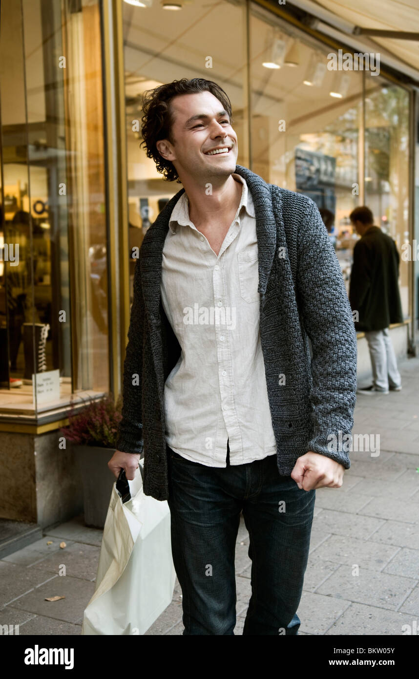 Shoppingcentre hi-res stock photography and images - Alamy