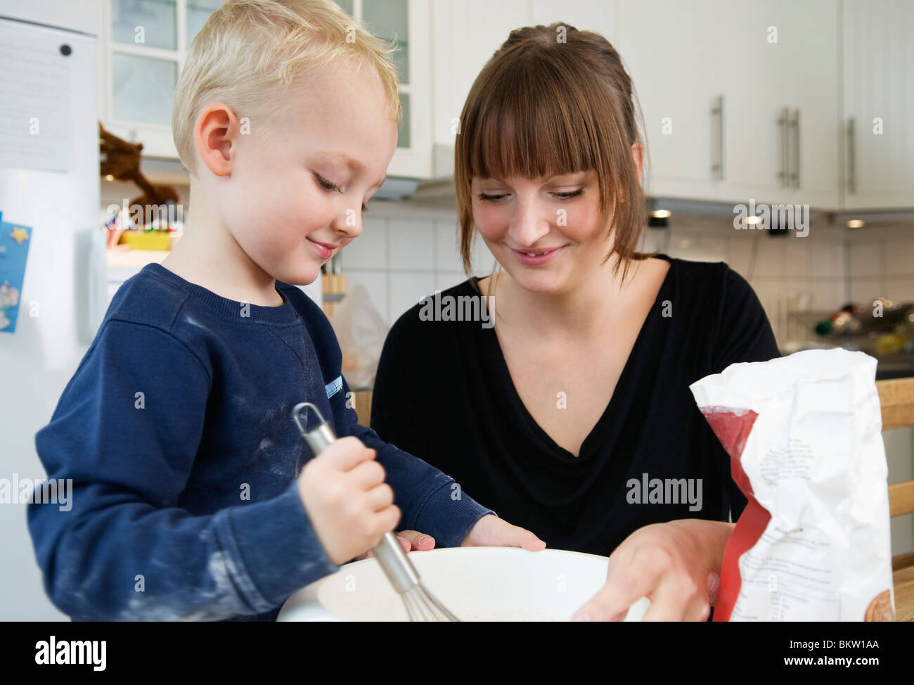 Mother and child in the kitchen Stock Photo - Alamy