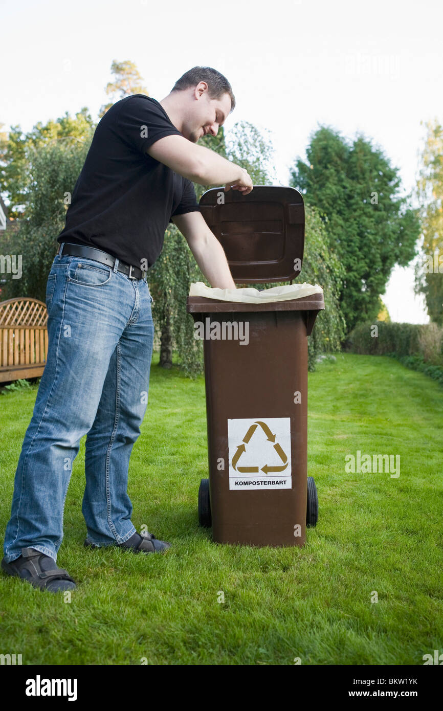 Trashes can hi-res stock photography and images - Alamy