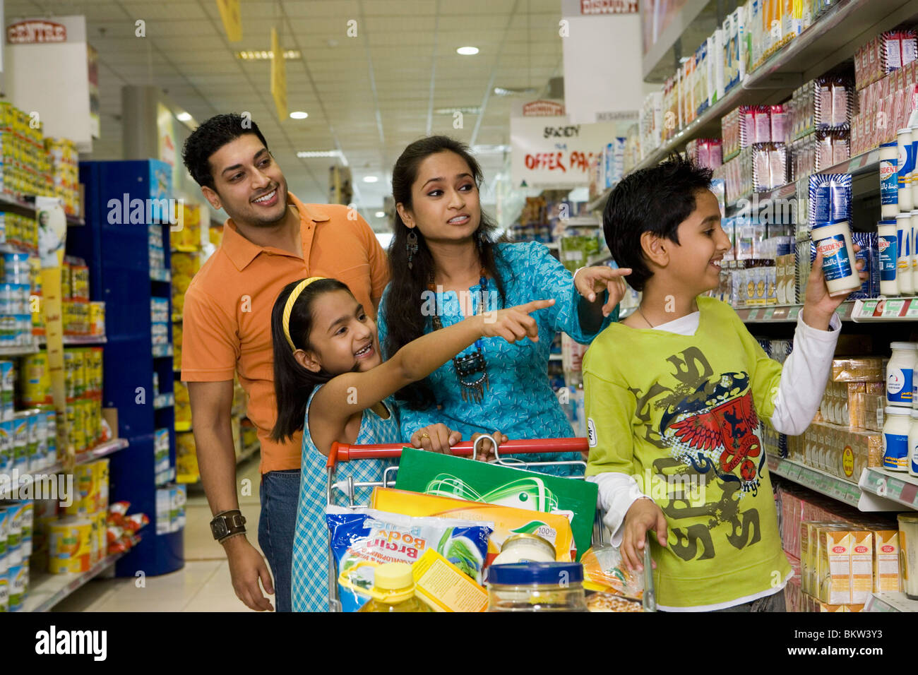 Family shopping at supermarket Stock Photo - Alamy