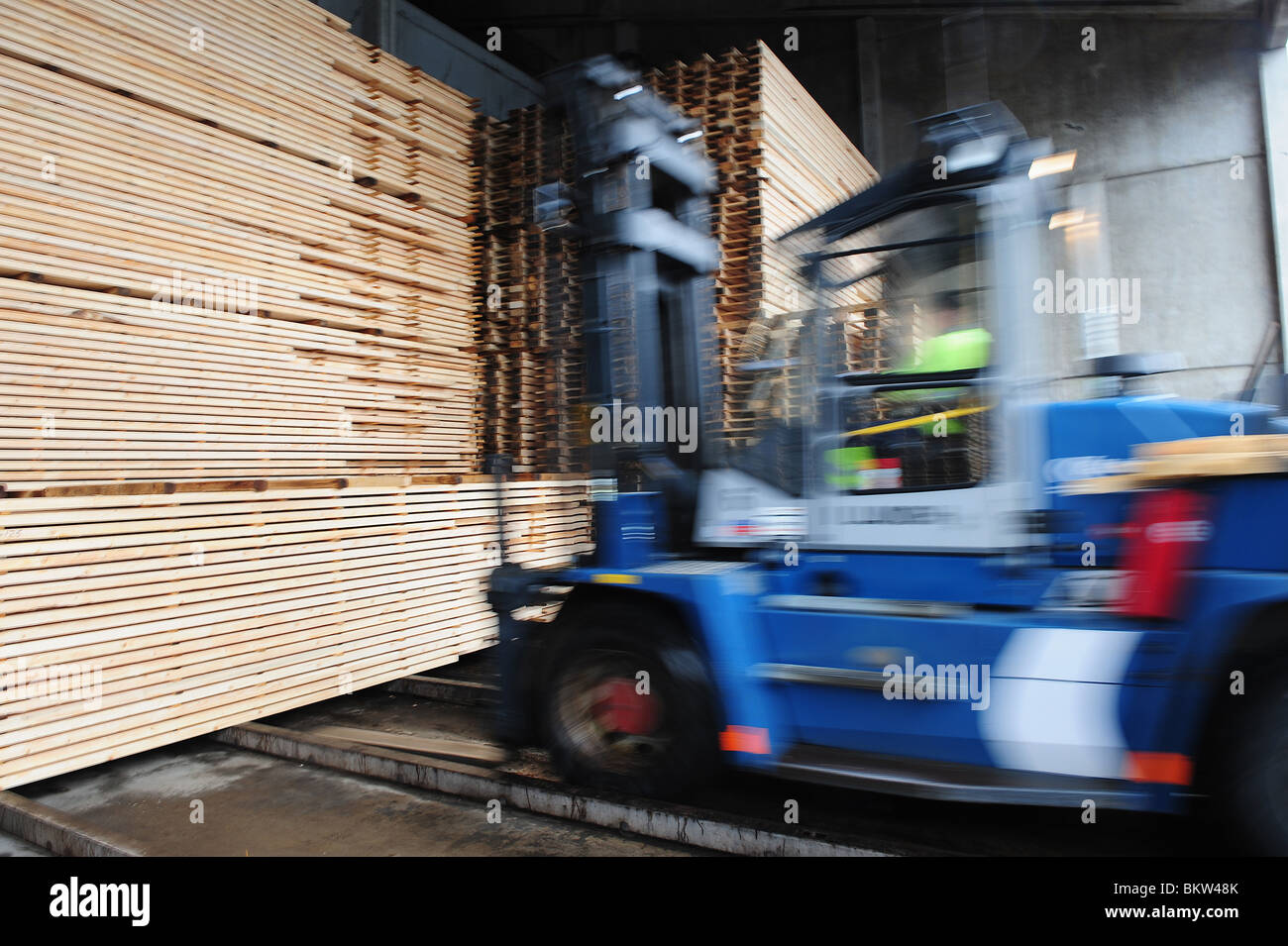 Truck loading hi-res stock photography and images - Alamy