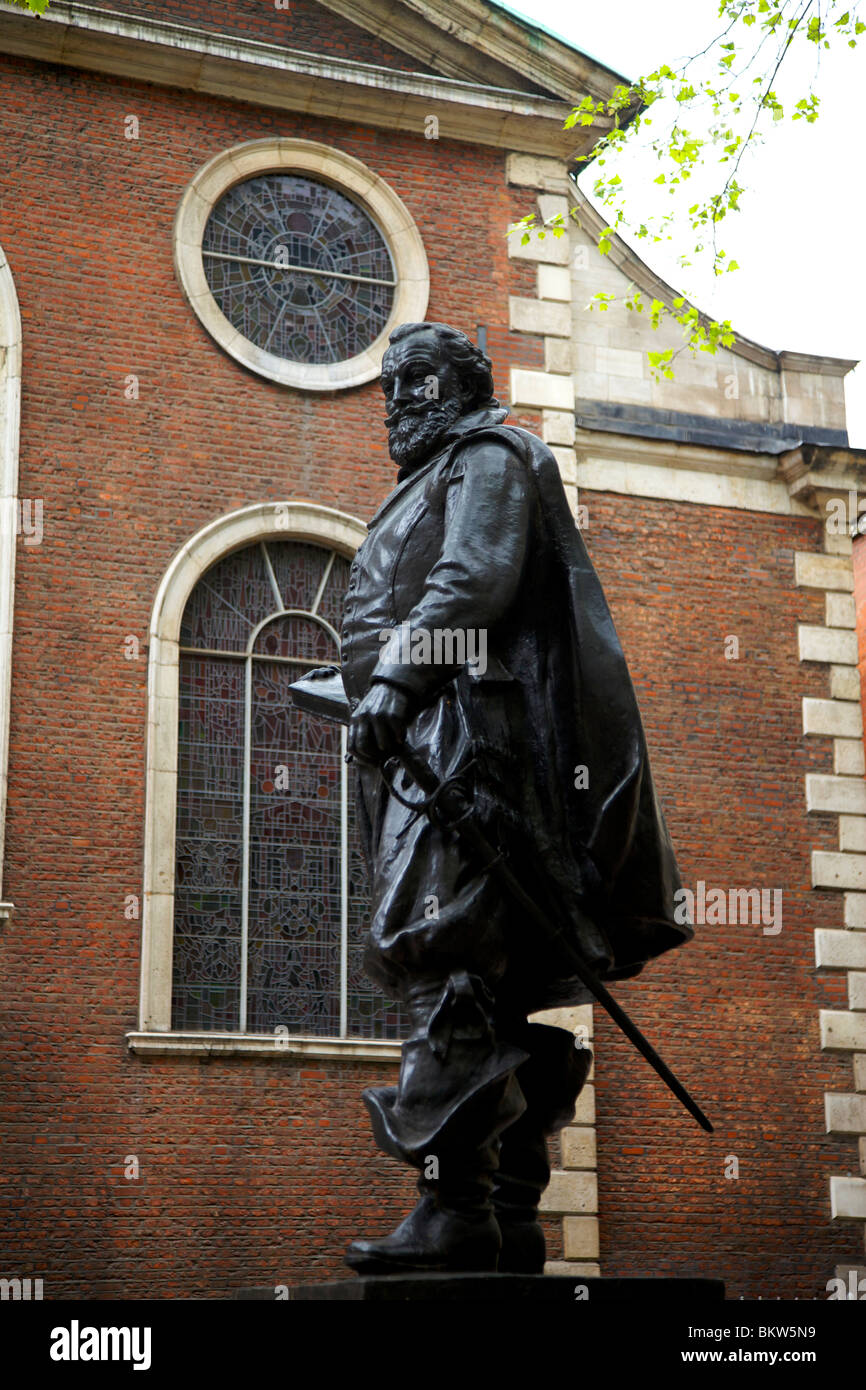 Statue of captain john smith hi-res stock photography and images - Alamy