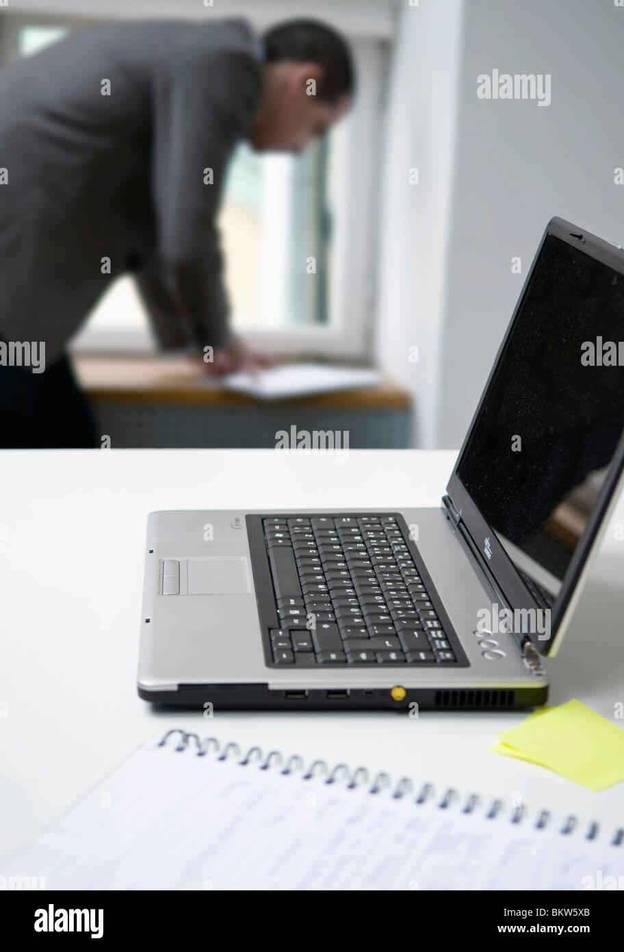 Man leaning against post hi-res stock photography and images - Alamy