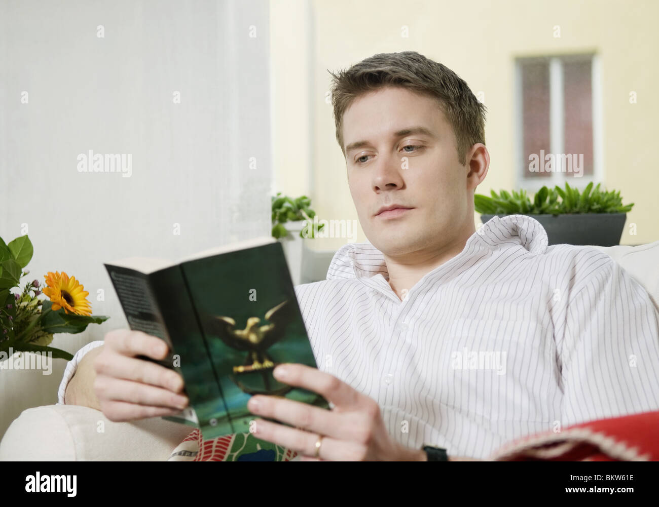 L reading hi-res stock photography and images - Alamy