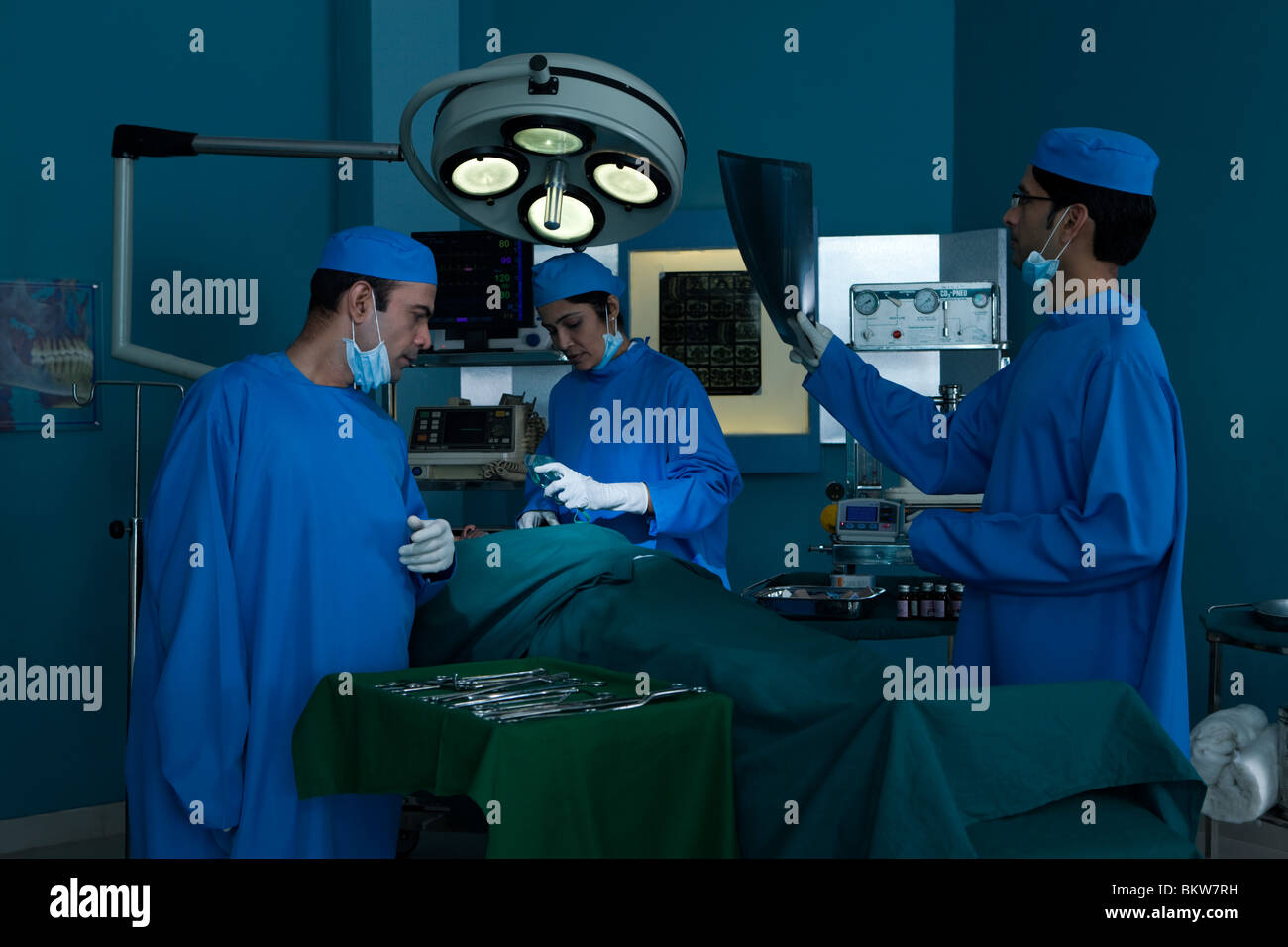 Surgical team in the operating room Stock Photo - Alamy
