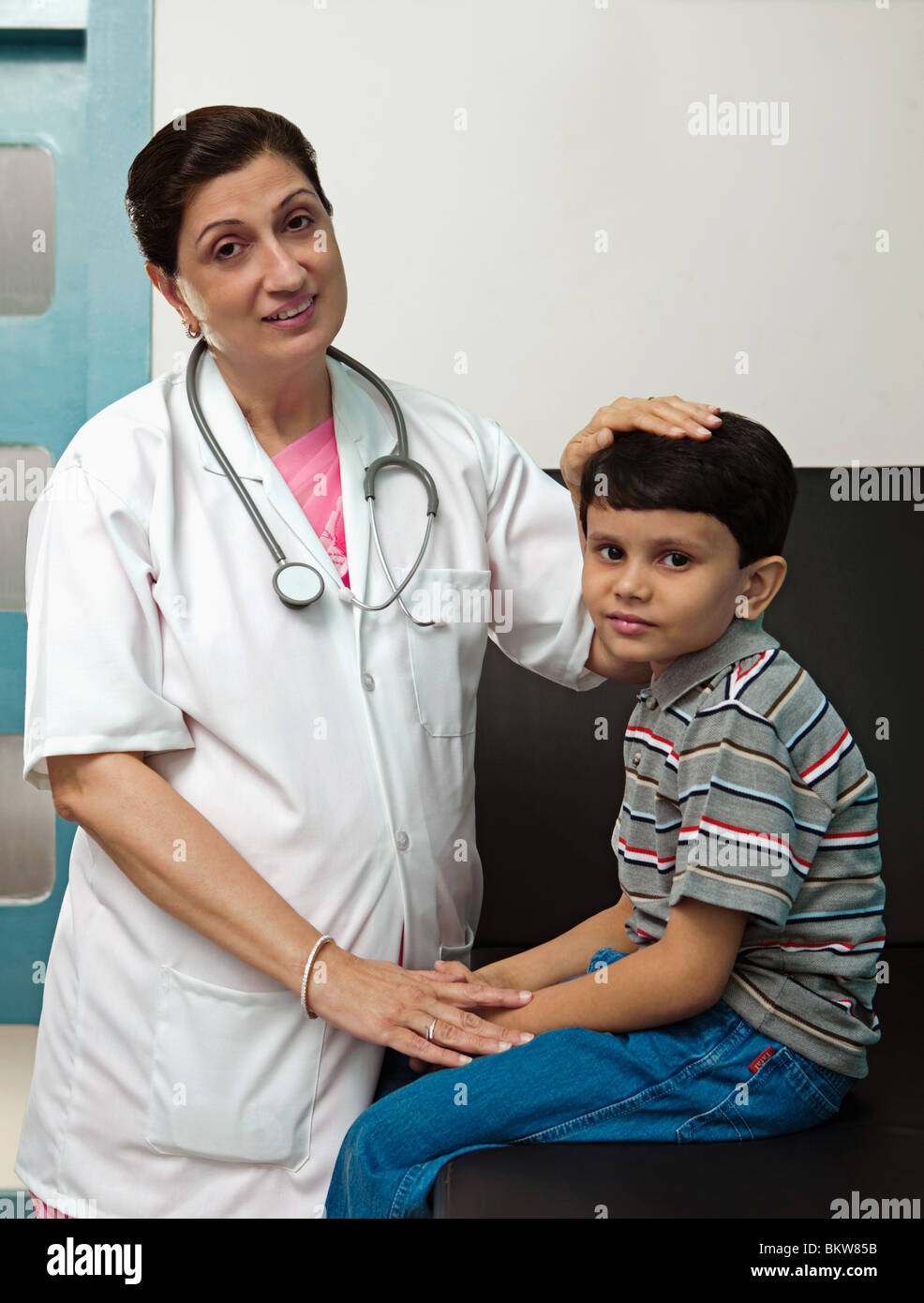 Indian boy patient hospital medical hi-res stock photography and images ...