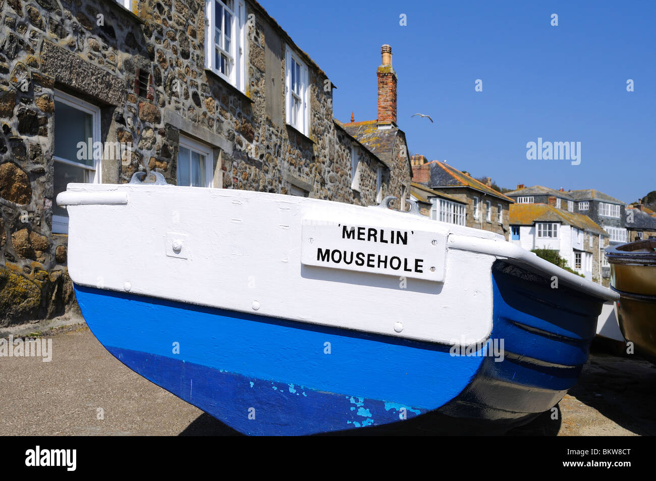 Harbourside cottages hi-res stock photography and images - Alamy