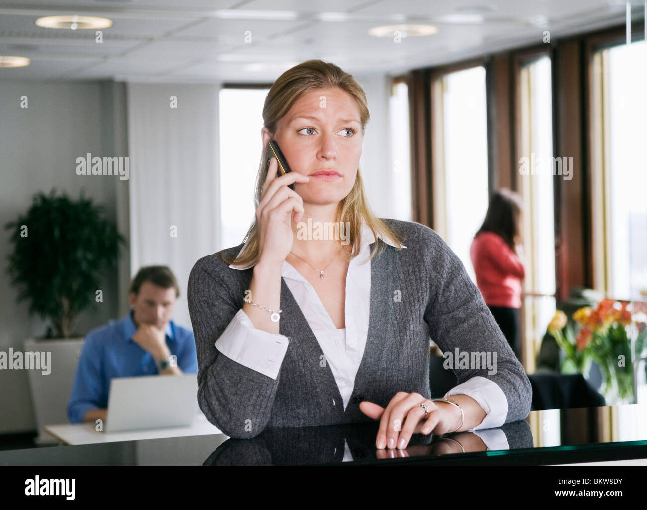 Woman waiting in phone Stock Photo - Alamy