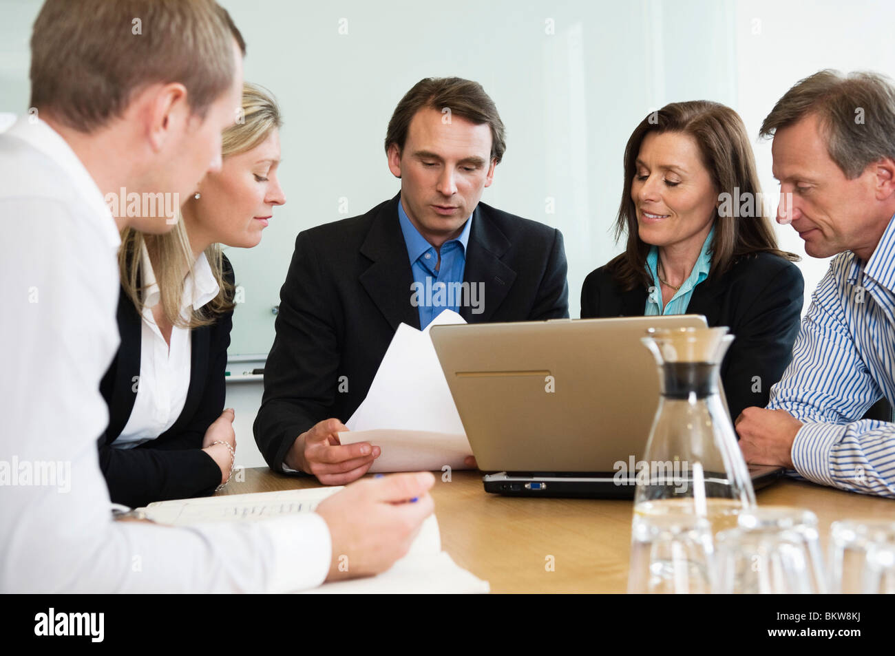 Debating group hi-res stock photography and images - Alamy