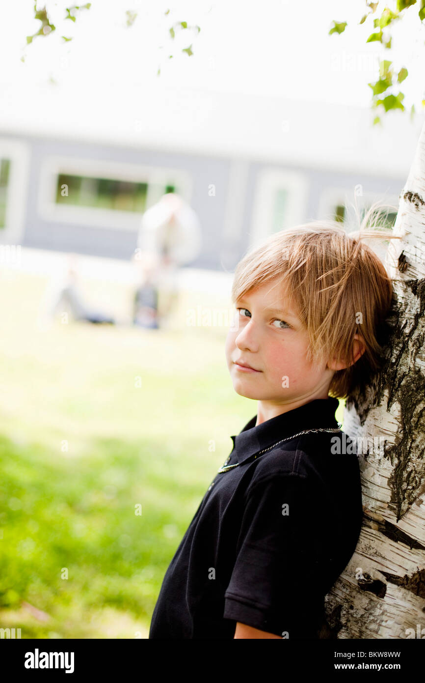 Lean against tree hi-res stock photography and images - Alamy