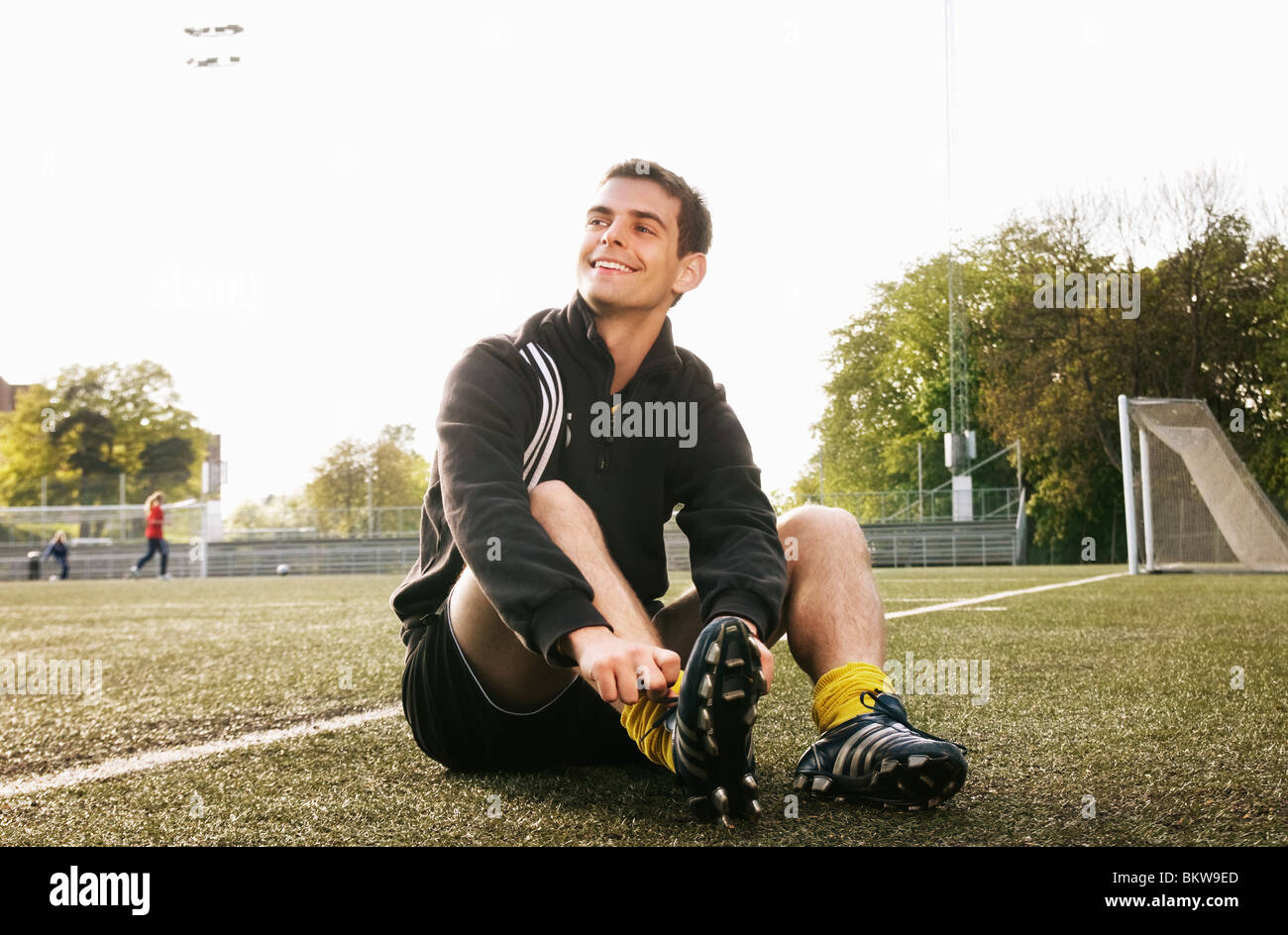 Football players sitting hi-res stock photography and images - Alamy