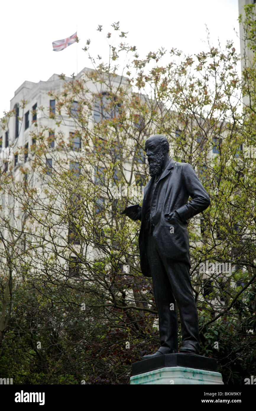 Statue sir wilfred lawson liberal hi-res stock photography and images ...
