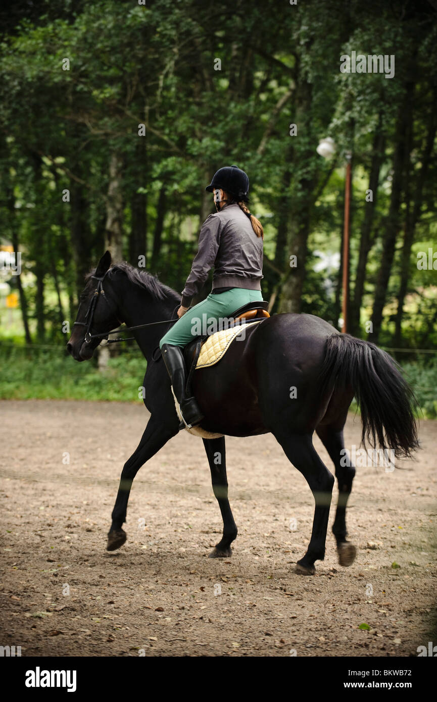 People sitting on horses hi-res stock photography and images - Alamy