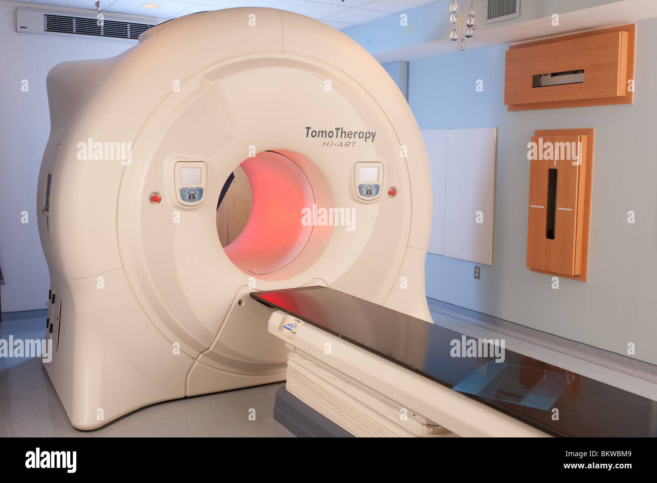 Tomotherapy hi-res stock photography and images - Alamy