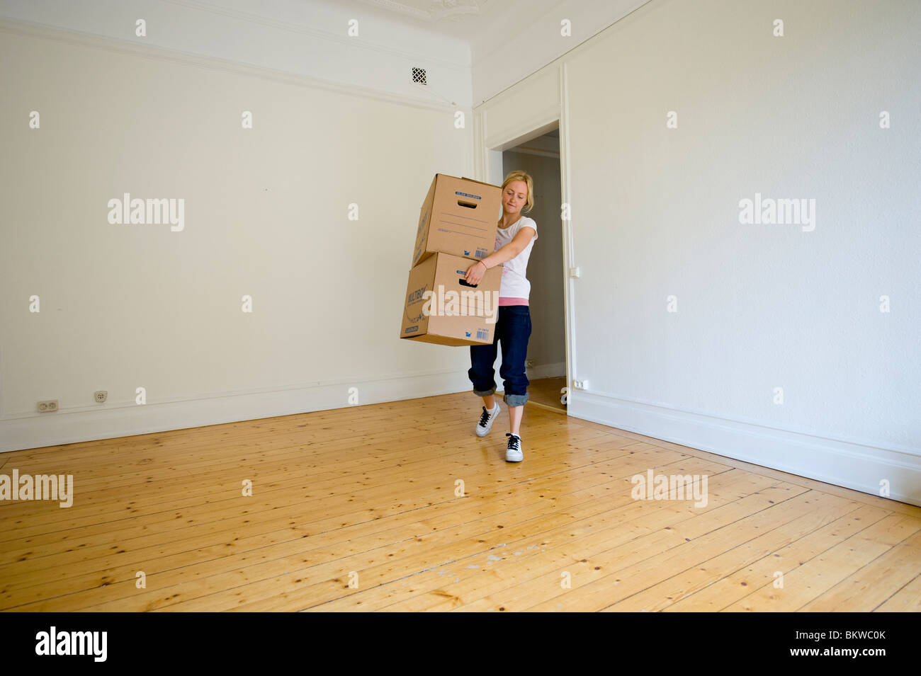 Heavy boxes up hi-res stock photography and images - Alamy
