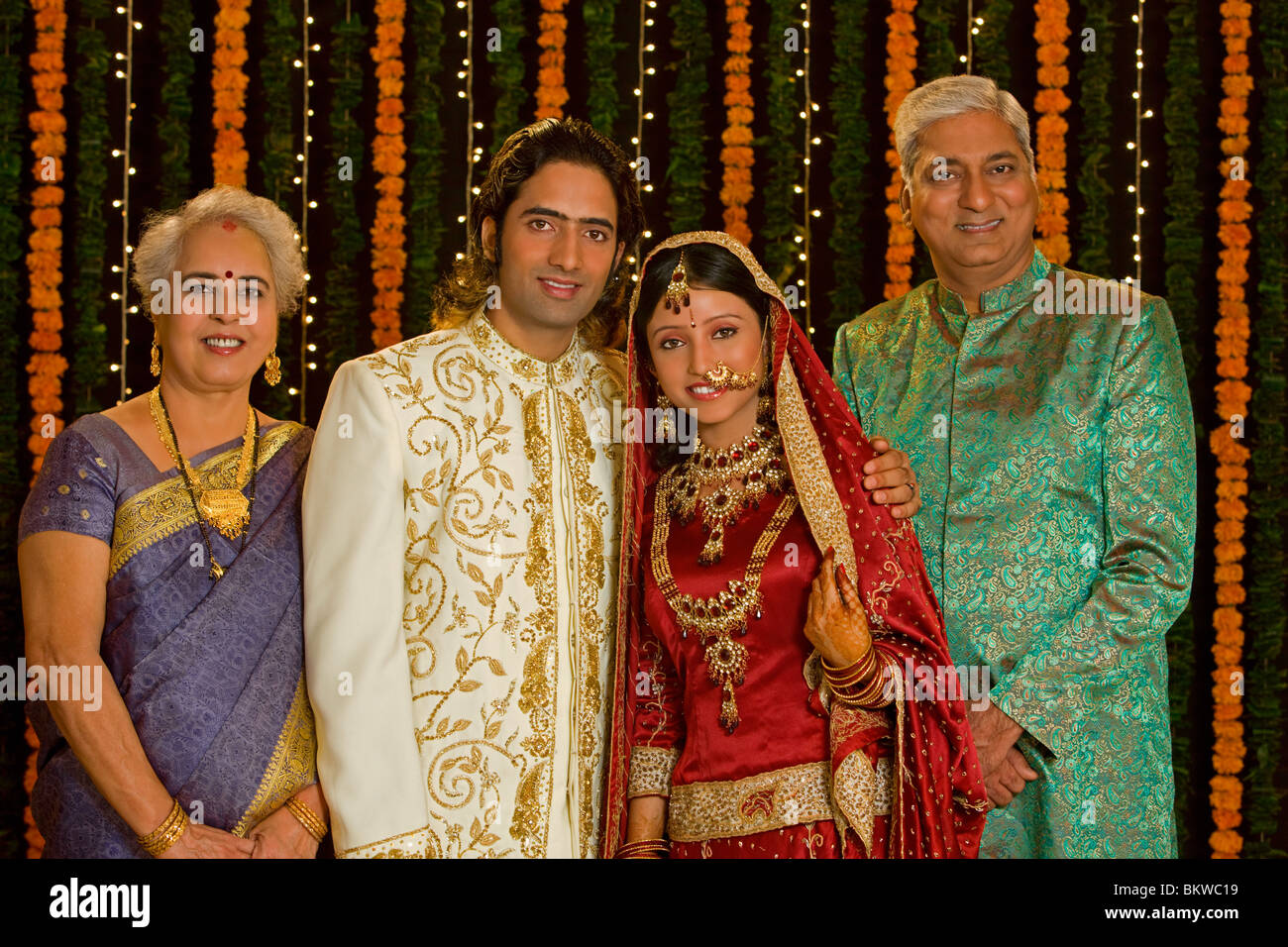 Indian couple with parents in a wedding Stock Photo - Alamy