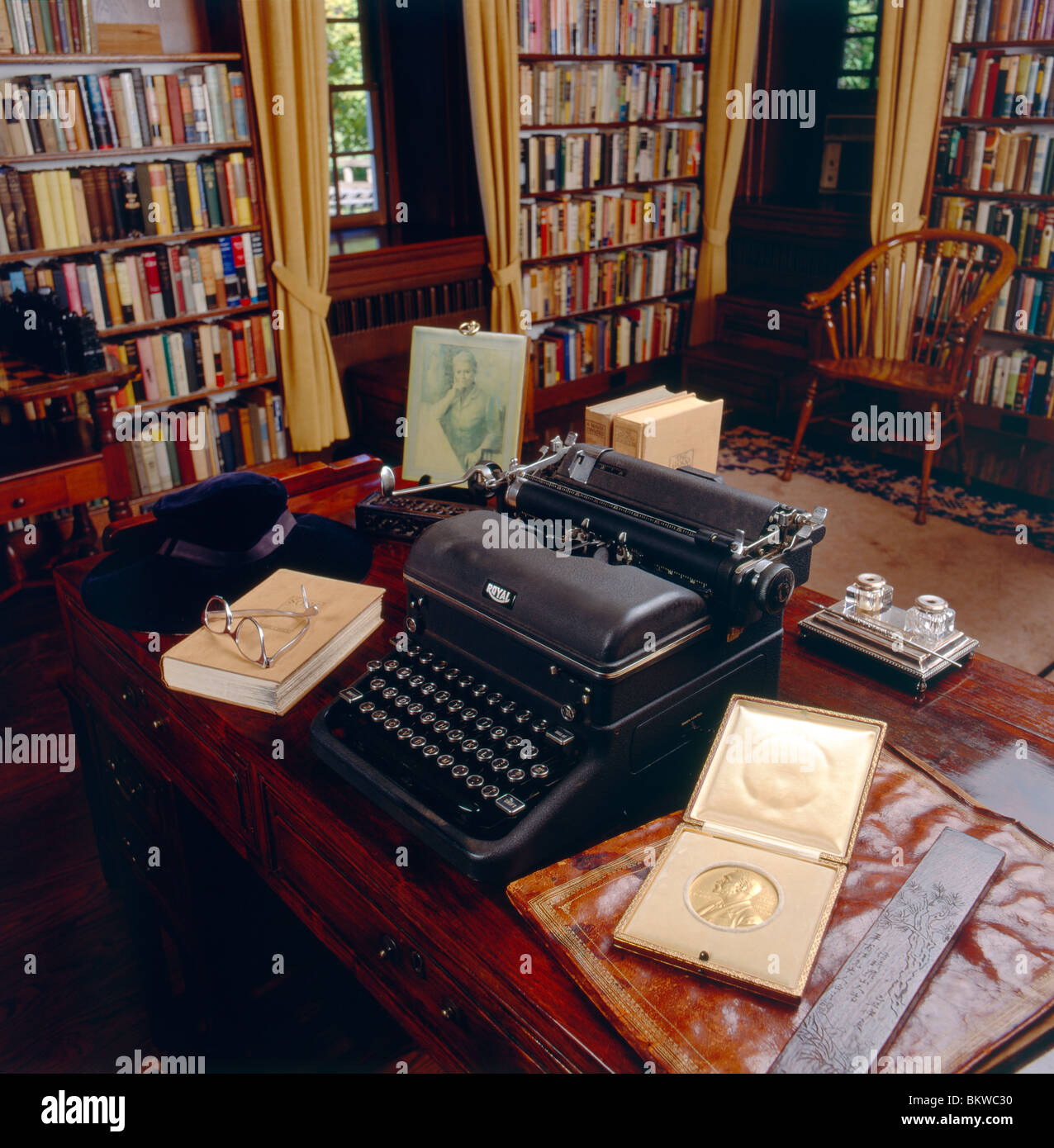 Library, desk & typewriter, Pearl S. Buck House, Pulitzer & Nobel Prize ...
