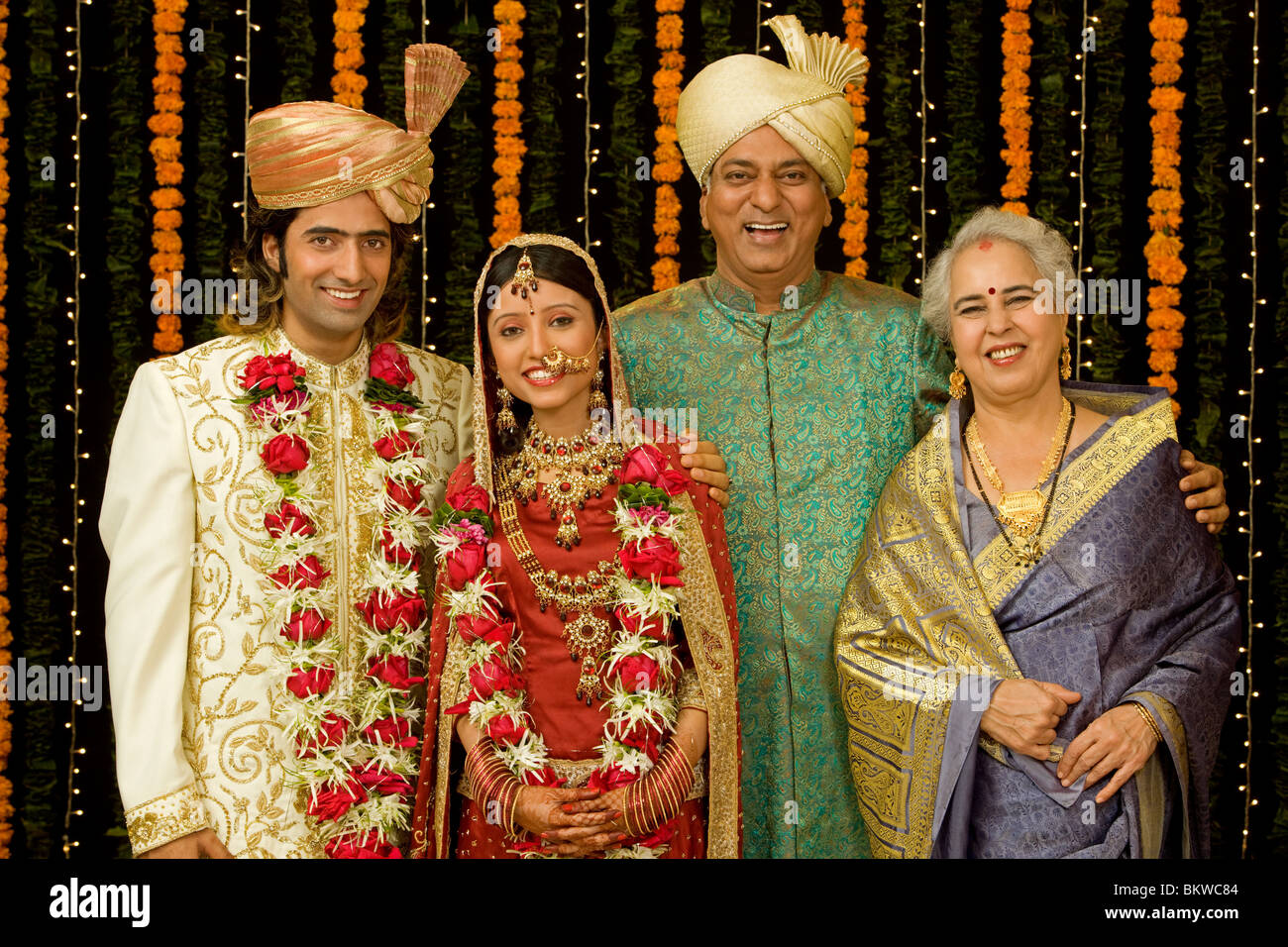 Indian couple with parents in a wedding Stock Photo - Alamy
