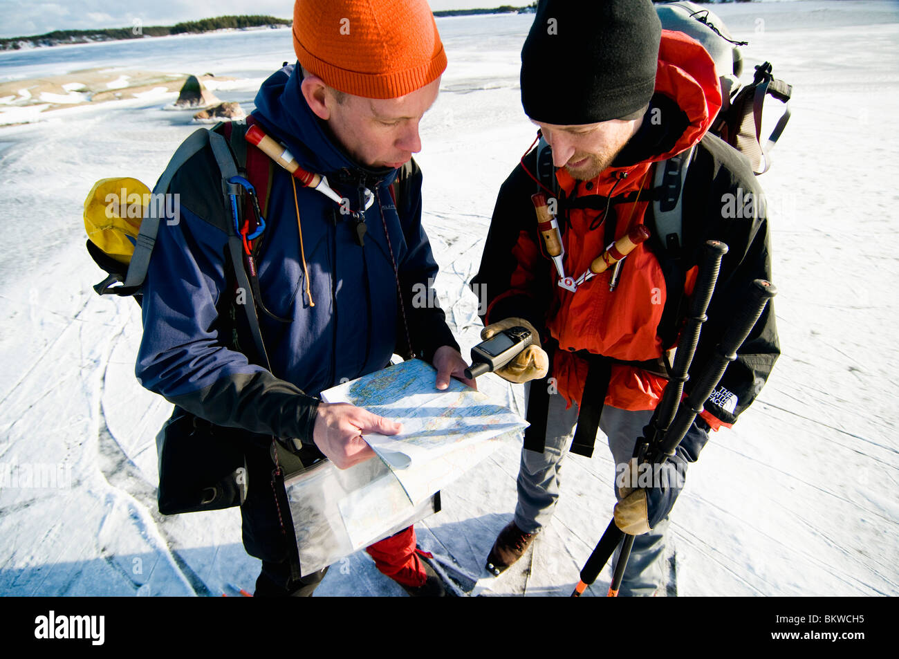 Men and map hi-res stock photography and images - Alamy