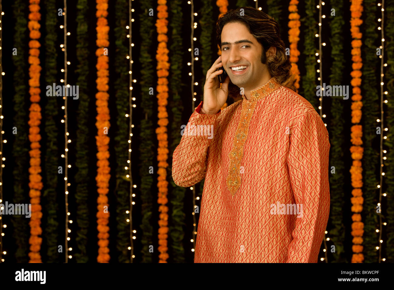 Indian man using phone hi-res stock photography and images - Alamy