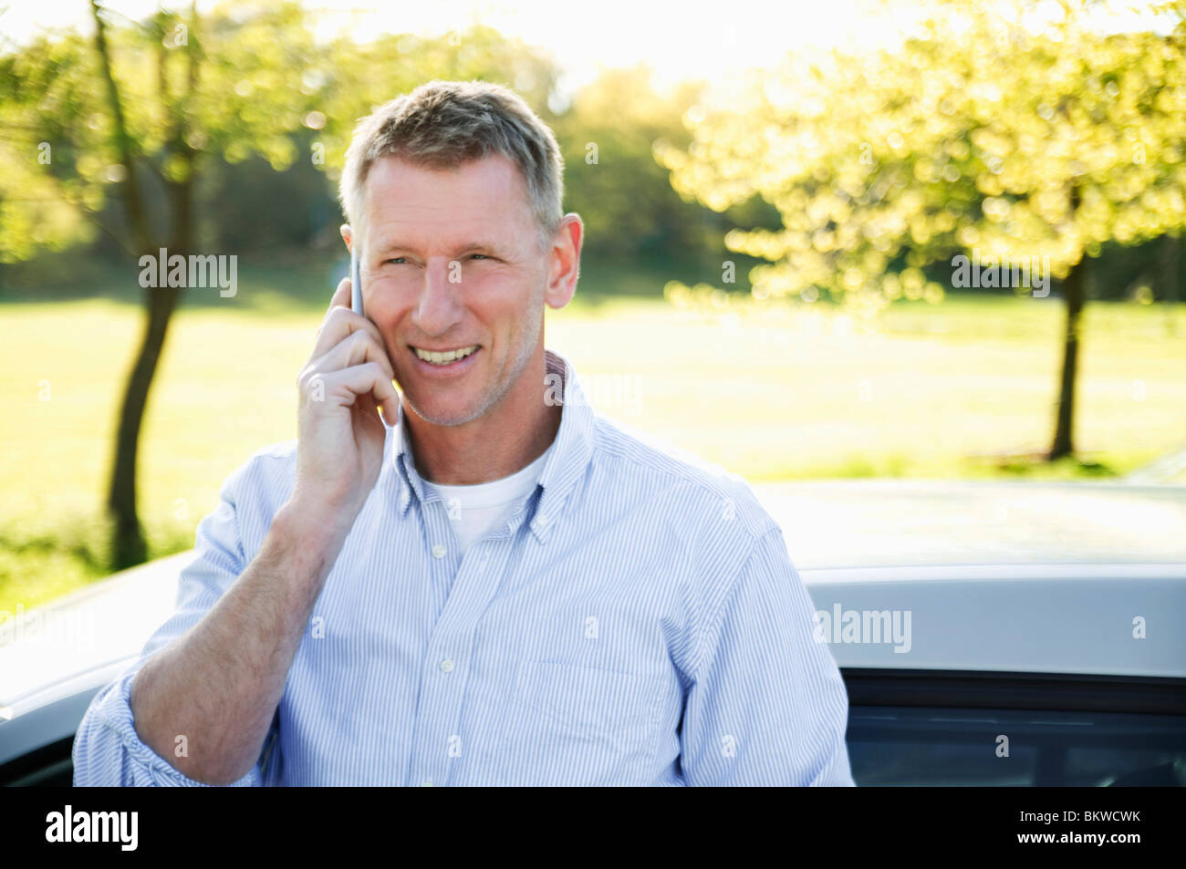 Happy man talking in phone Stock Photo - Alamy